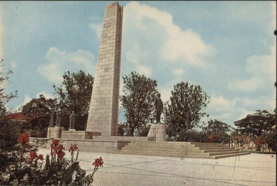 ANGOLA: MONUMENTO A NORTON DE MATTOS NA CIDADE DE NOVA LISBOA (HUAMBO ...